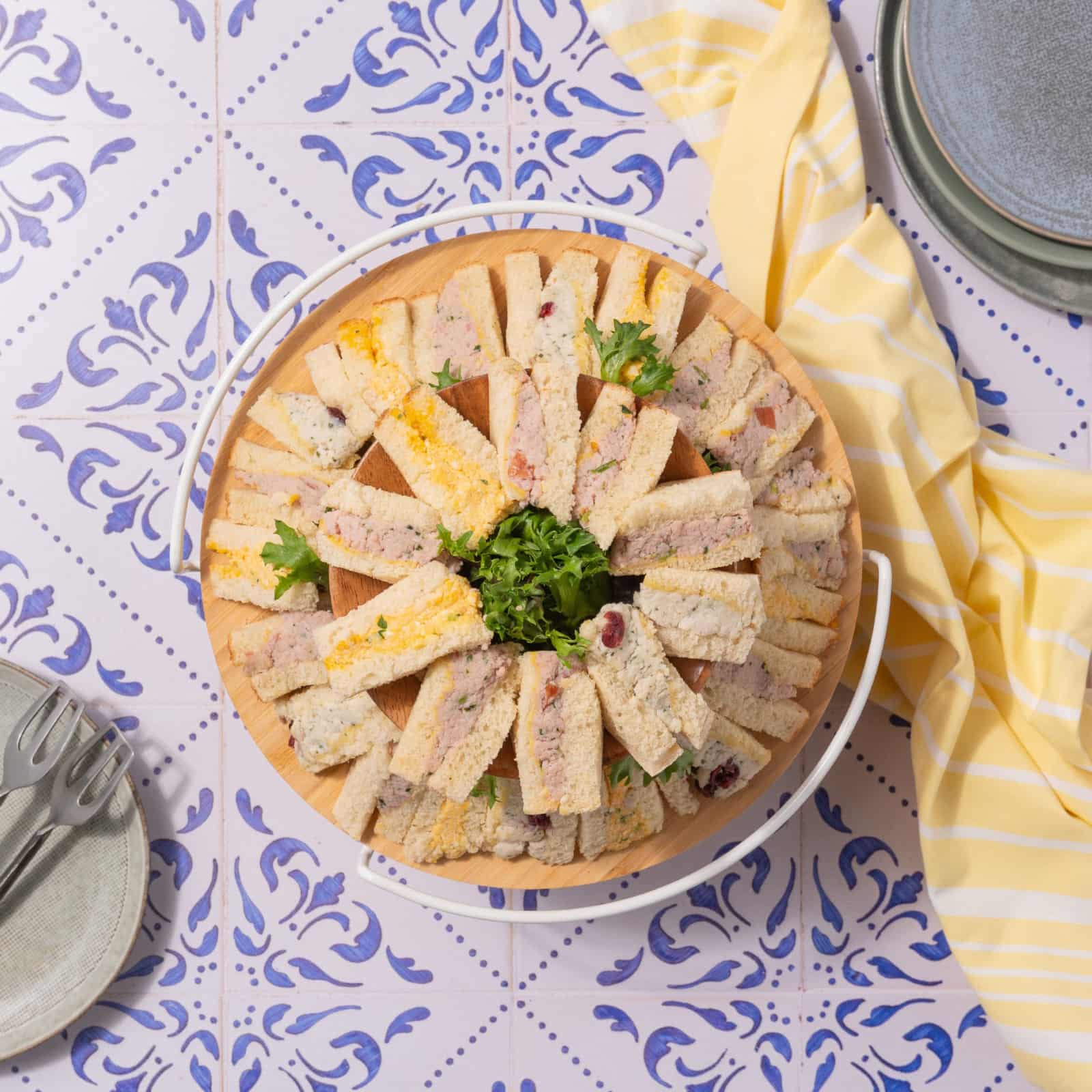 Trio of egg, chicken and ham sandwiches - AvecPlaisirs Chefs Traiteurs